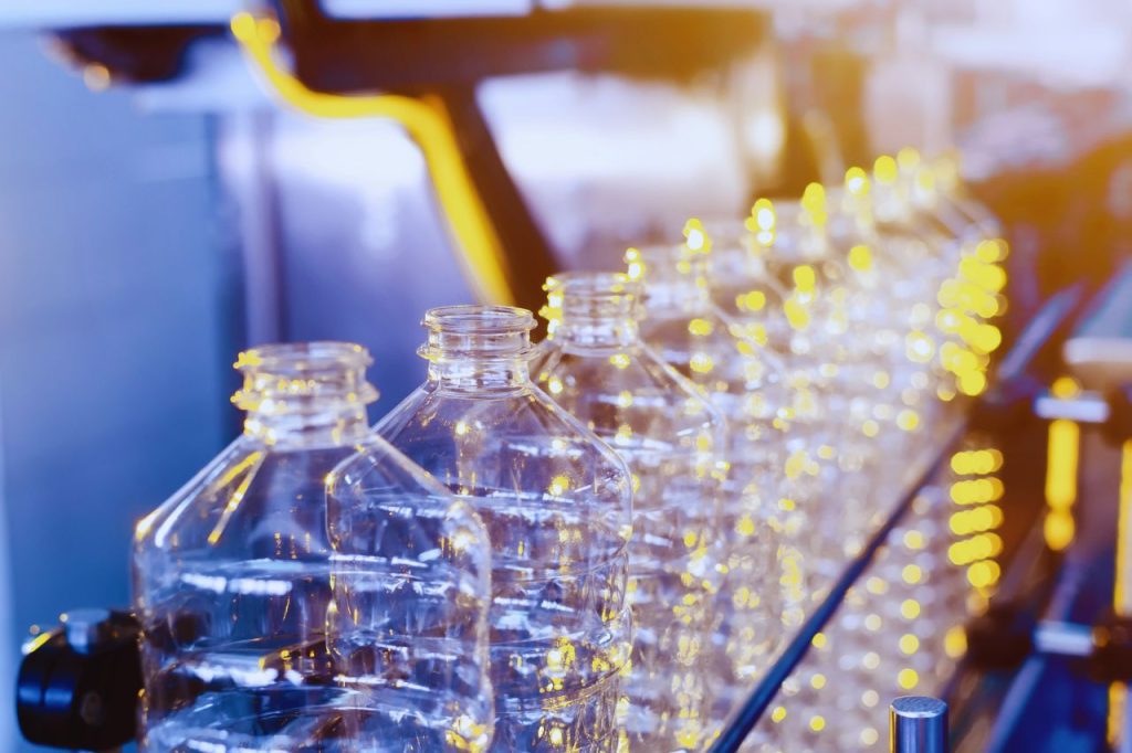 Envases PET ¿Cuáles son sus características y ventajas? | Negocios10.Com